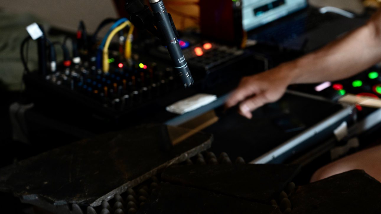 Max Bauer | Geräuschemacher, foley artist | music – foleys – sound design